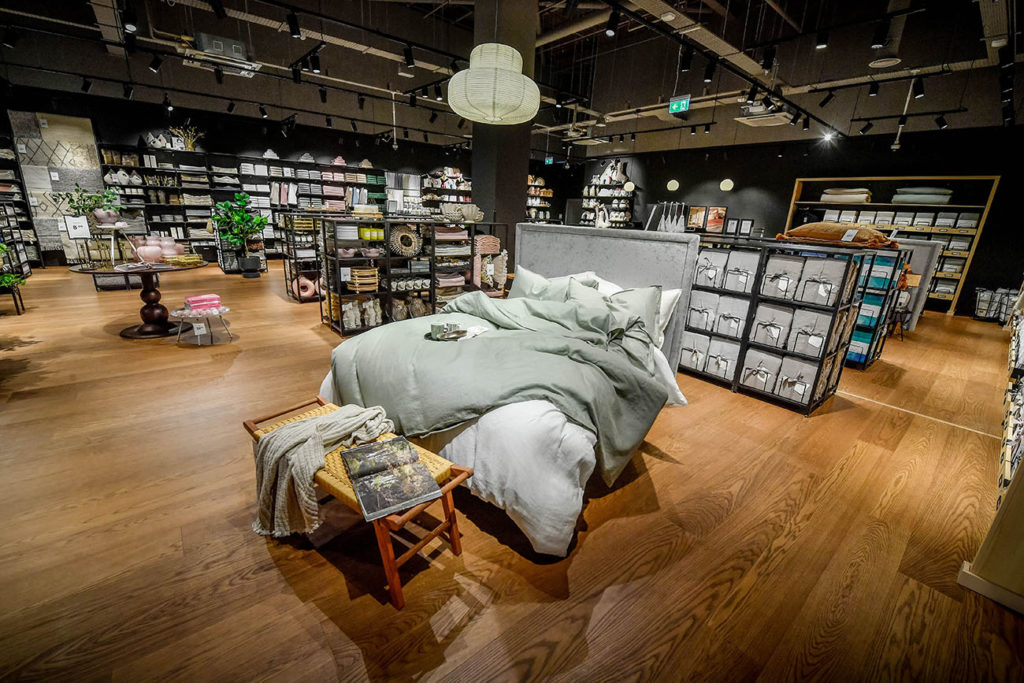 In Pictures: Inside H&M's "world first" store at Trafford Centre ...