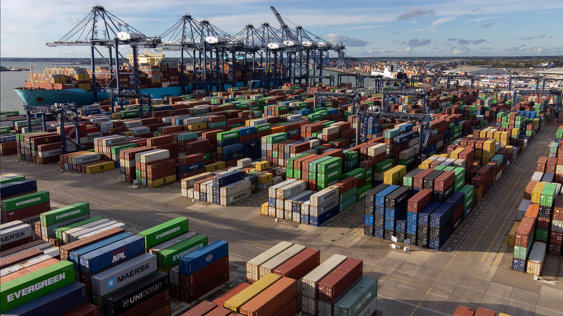 Workers at UK’s biggest port begin strike action - TheIndustry.fashion