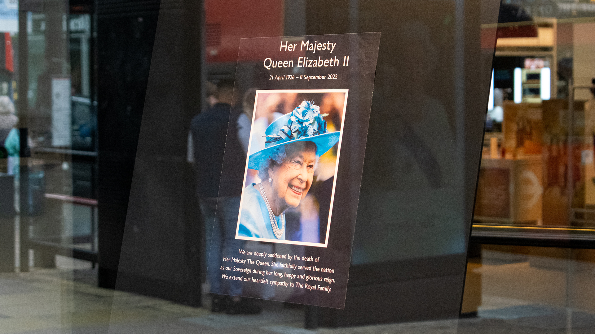 In Pictures: London pays tribute to Queen Elizabeth II - TheIndustry ...