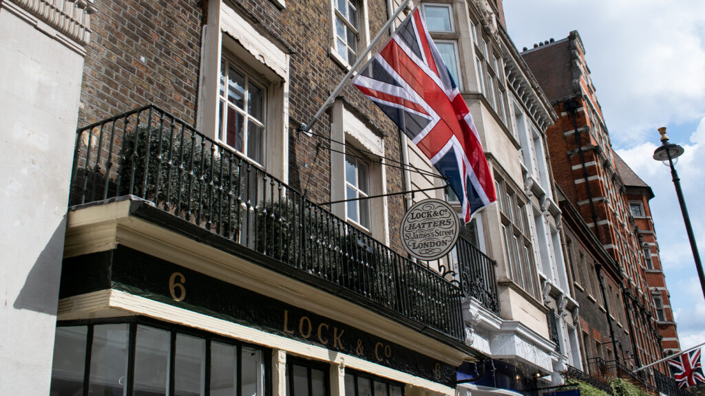 In Pictures: London pays tribute to Queen Elizabeth II - TheIndustry ...