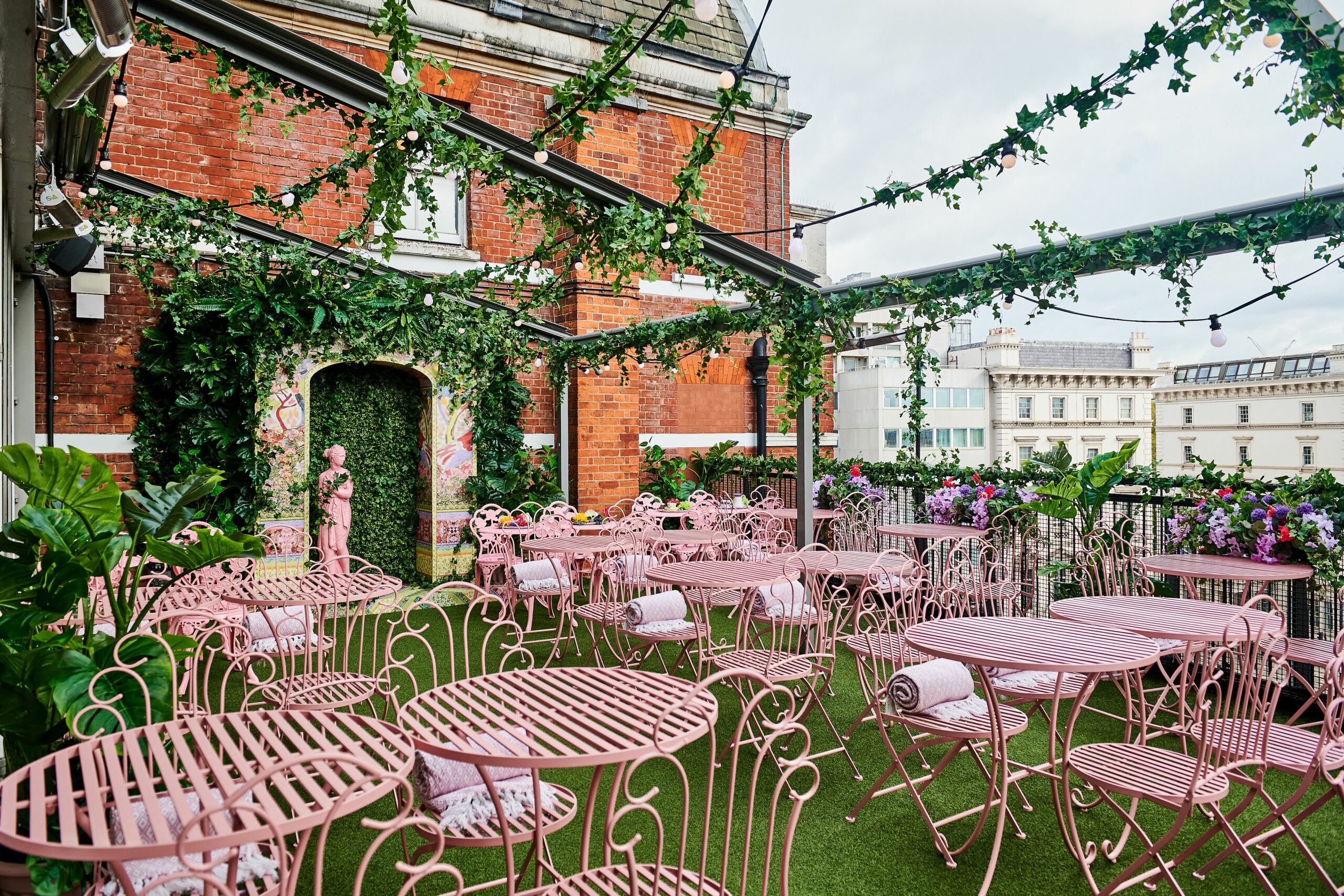 In Pictures: alice + olivia by Stacey Bendet take over the Terrace at ...