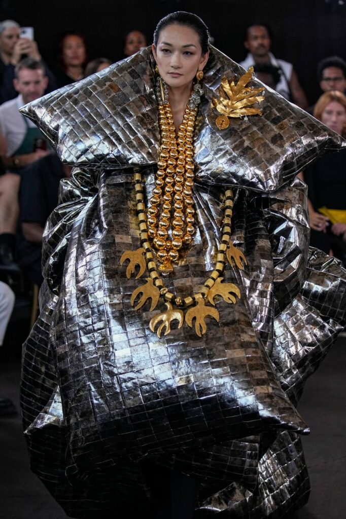 Schiaparelli gets haute couture shows underway amid civil unrest in ...