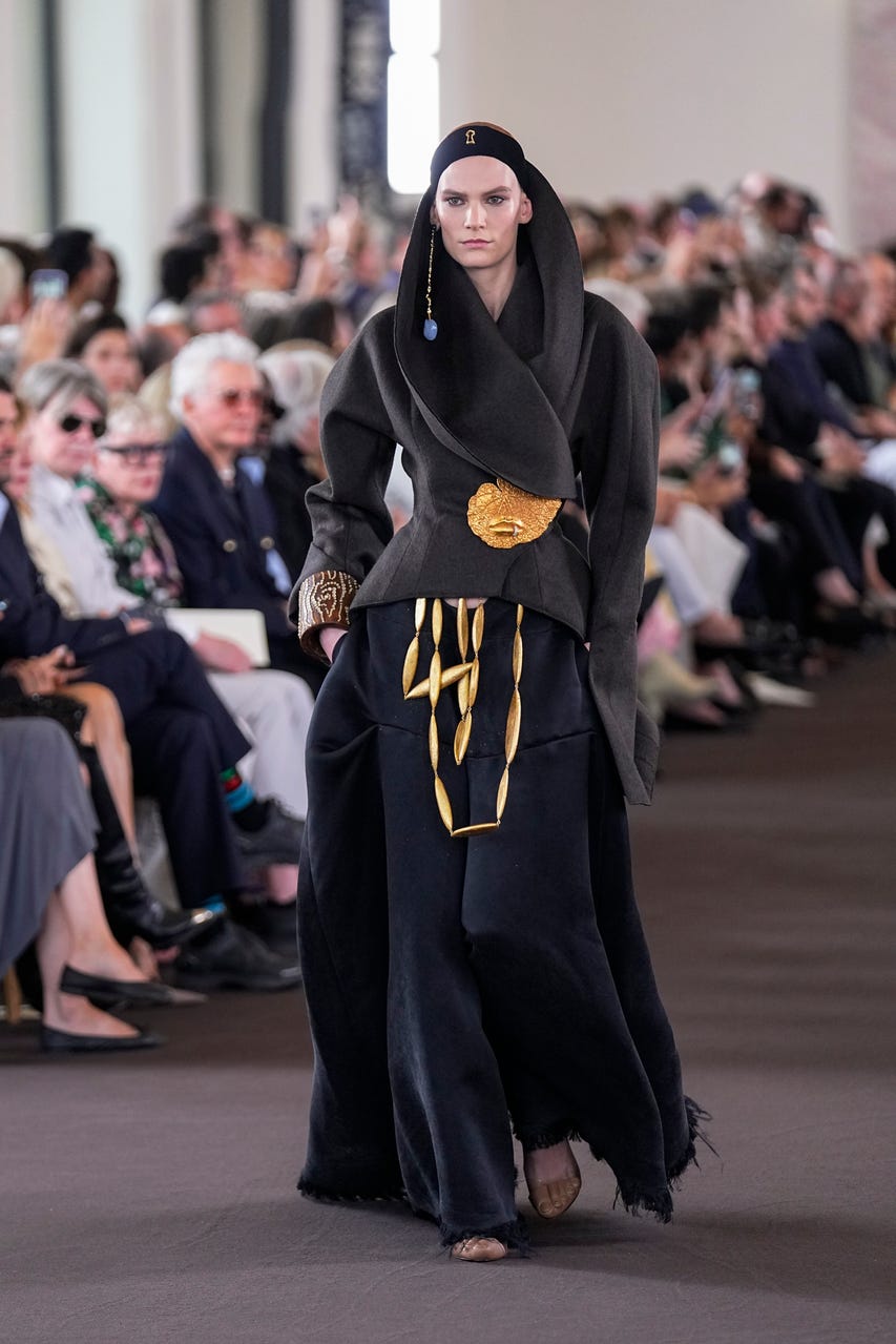 Schiaparelli gets haute couture shows underway amid civil unrest in ...