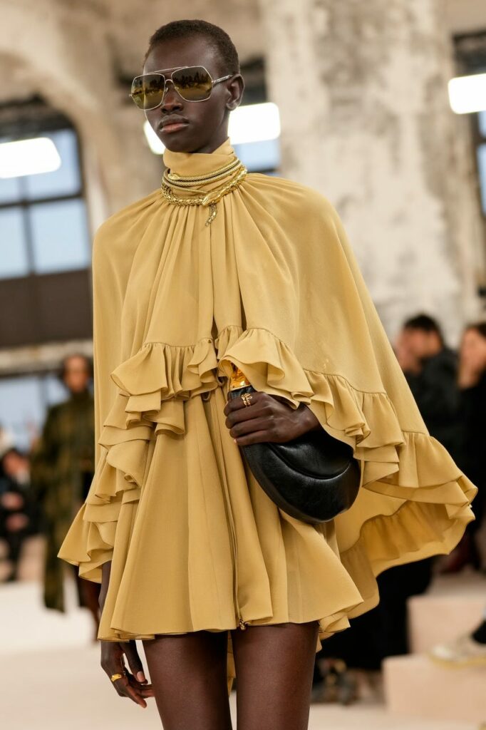 Paris Fashion Week: 70s boho chic is back at Chloé - TheIndustry.fashion