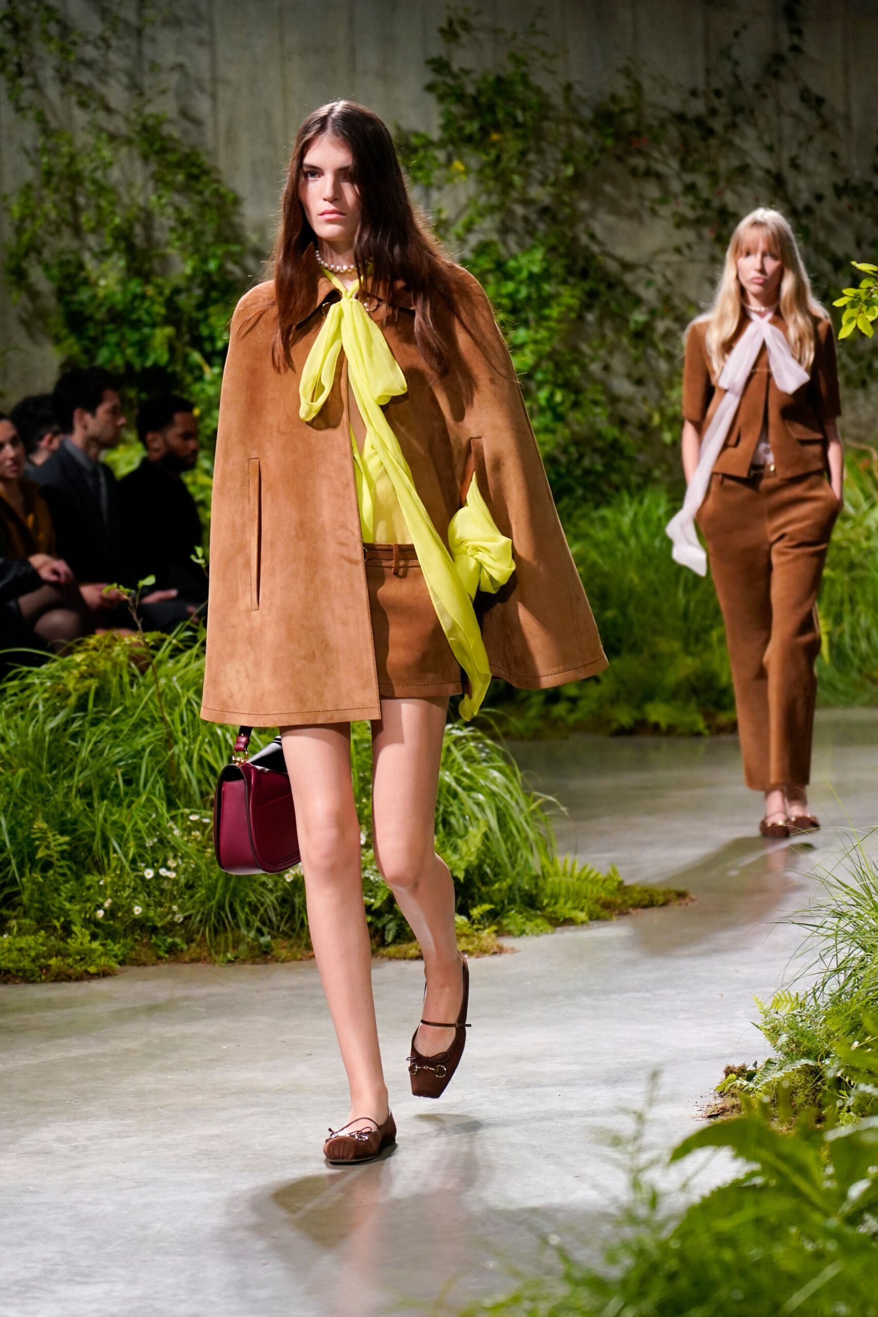 Gucci lands in London with glamorous cruise show - TheIndustry.fashion