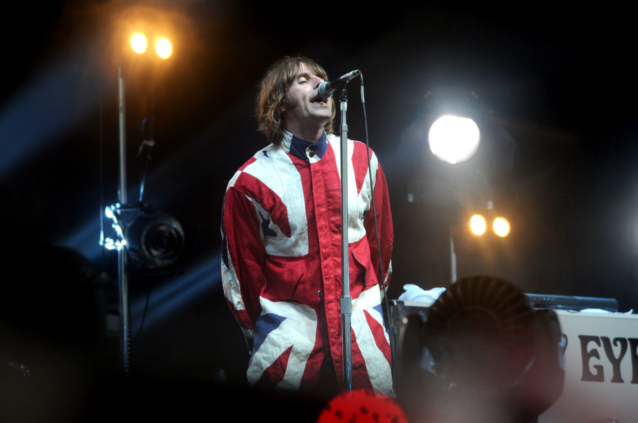 How Oasis’ 90s style continues to influence fashion today - TheIndustry ...