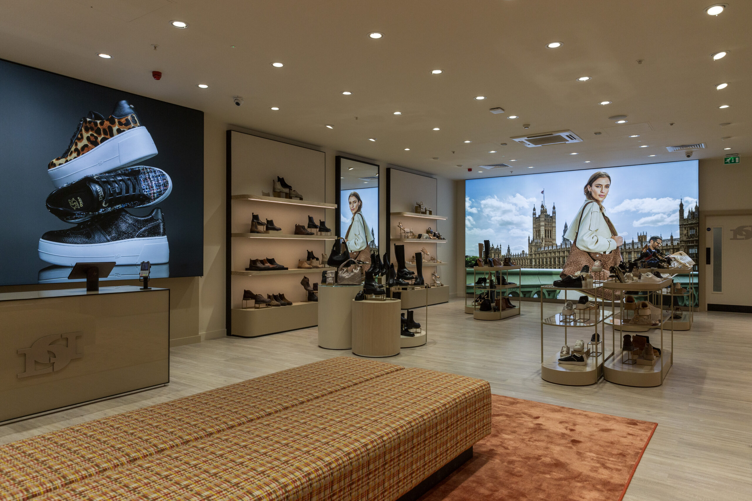 In Pictures: Dune London lands at Lakeside - TheIndustry.fashion