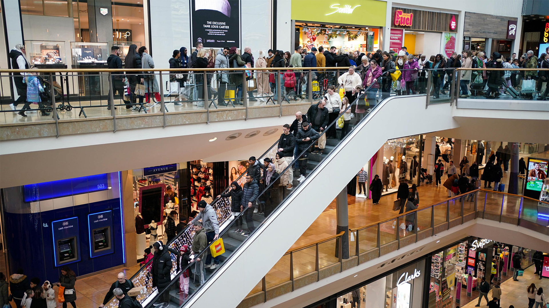 Peak Christmas high street footfall down 5.3% - TheIndustry.fashion