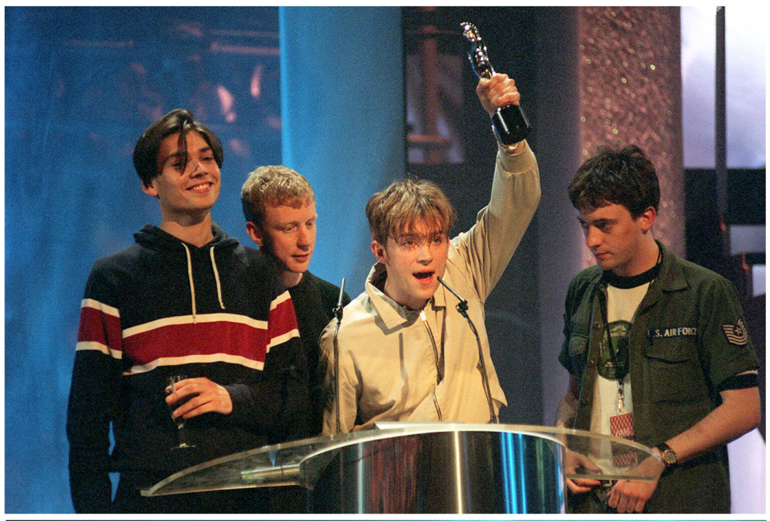 In History: Oasis' Britpop style that defined an era - TheIndustry.fashion
