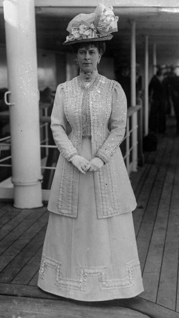 In History: The evolution of the skirt through the decades ...
