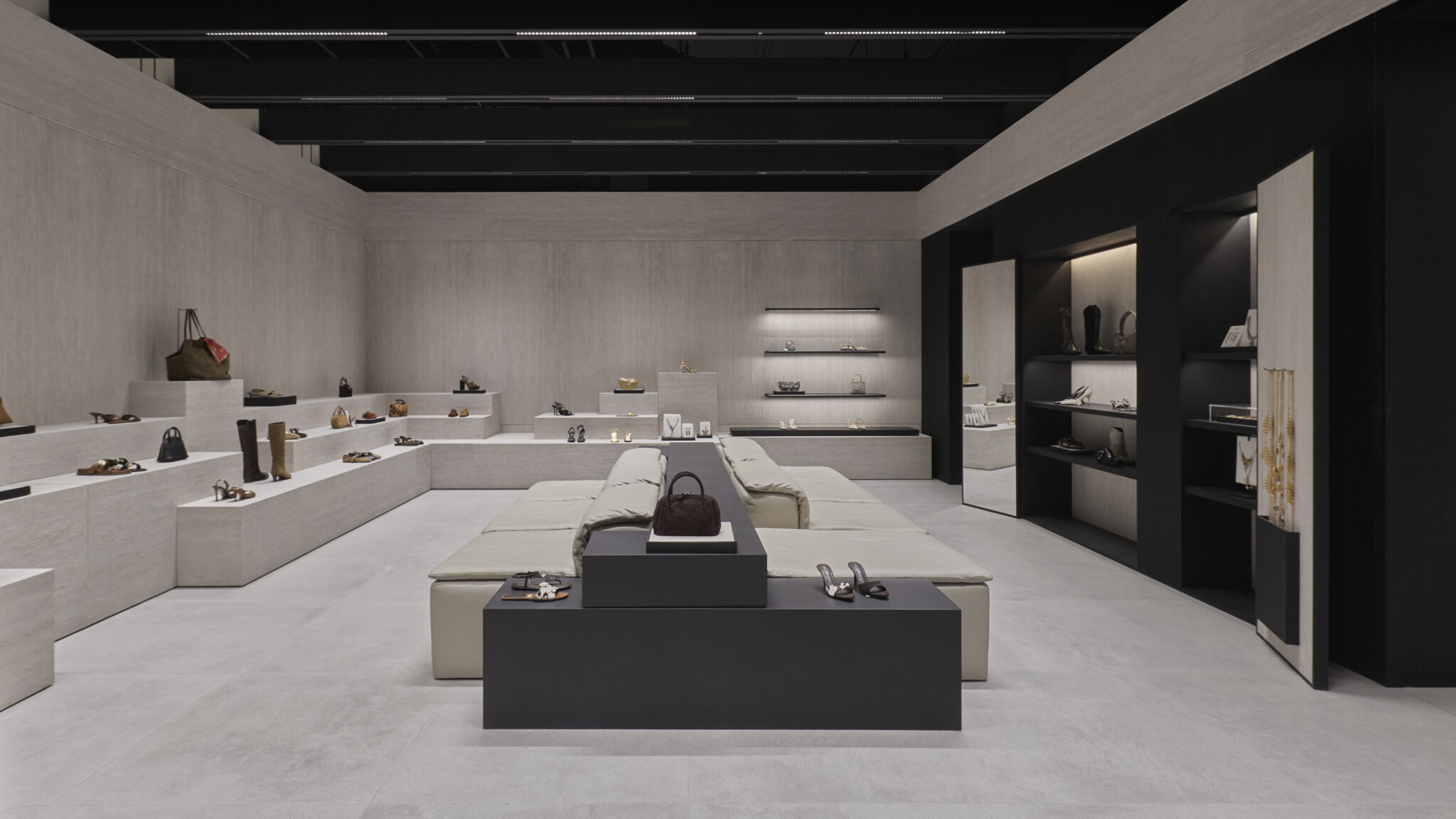 In Pictures: ZARA unveils new 'high-tech' store concept in Manchester ...