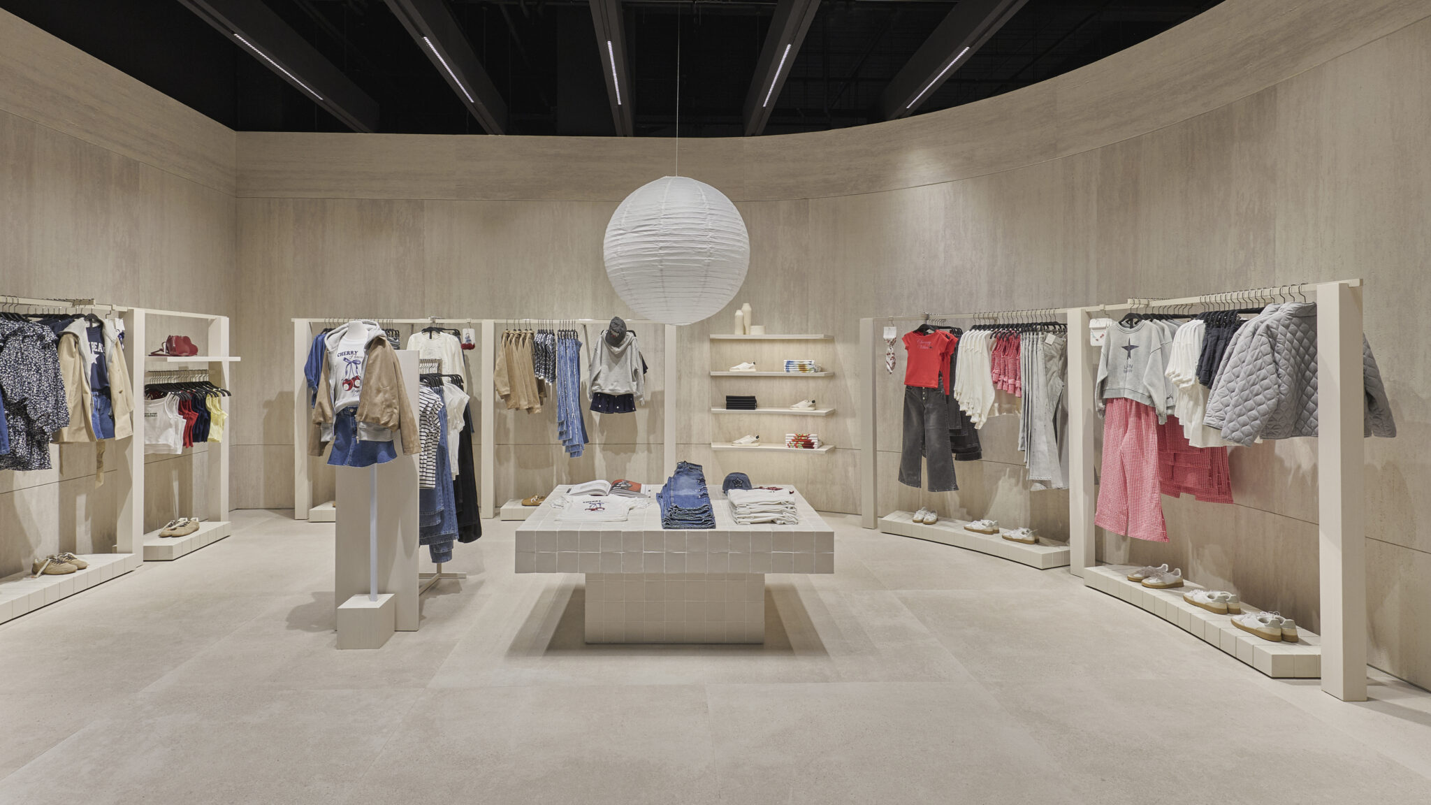In Pictures: ZARA unveils new 'high-tech' store concept in Manchester ...